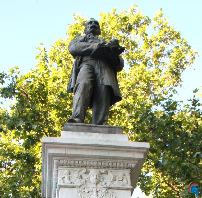 Estatua de Claudio Moyano