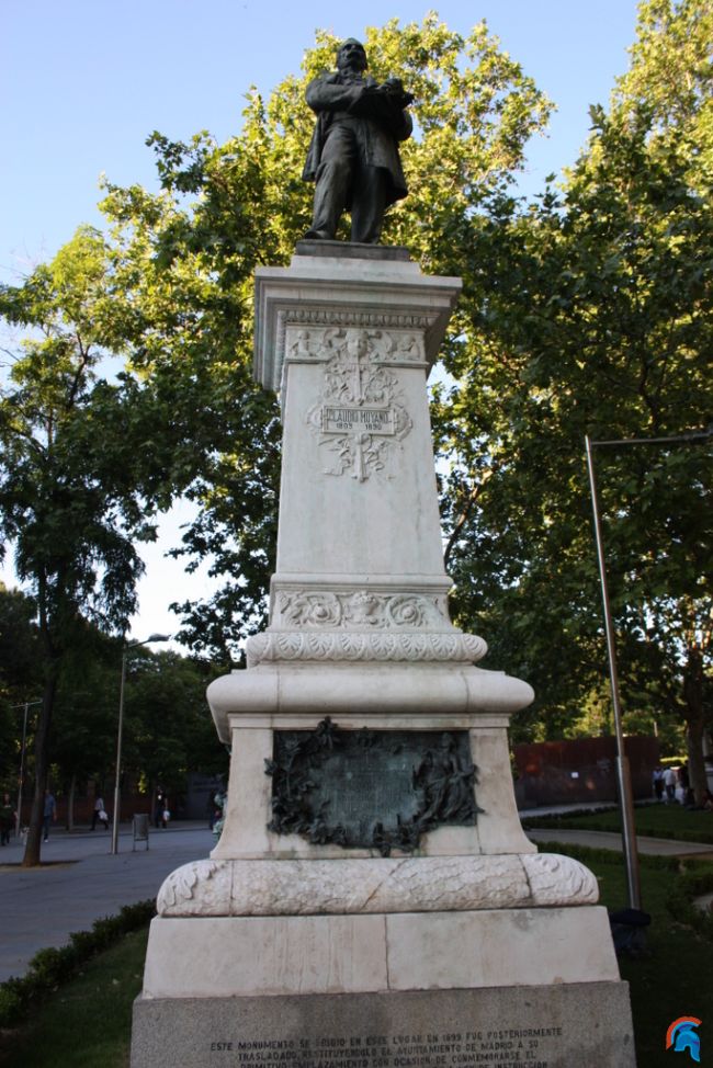 Estatua de Claudio Moyano