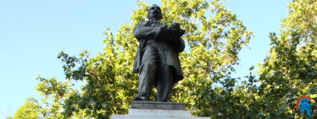 Estatua de Claudio Moyano